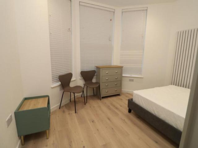 2 Bedroom Shared Living/roommate London London 90561747