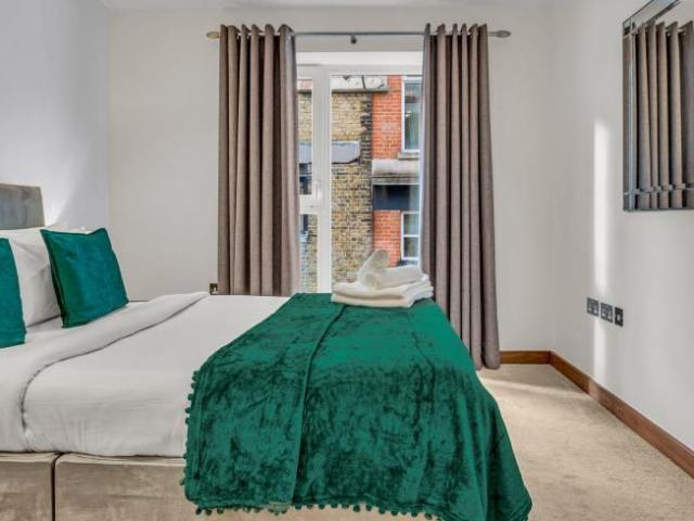 2 Bedroom Shared Living/roommate London London 90561981