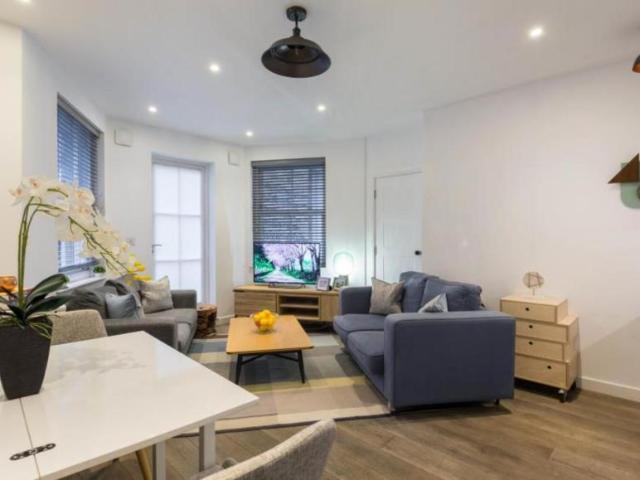2 Bedroom Shared Living/roommate London London 90561253