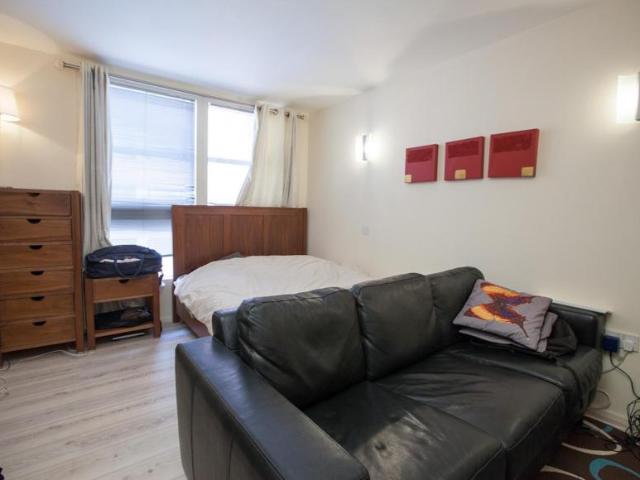 2 Bedroom Shared Living/roommate London London 90563594