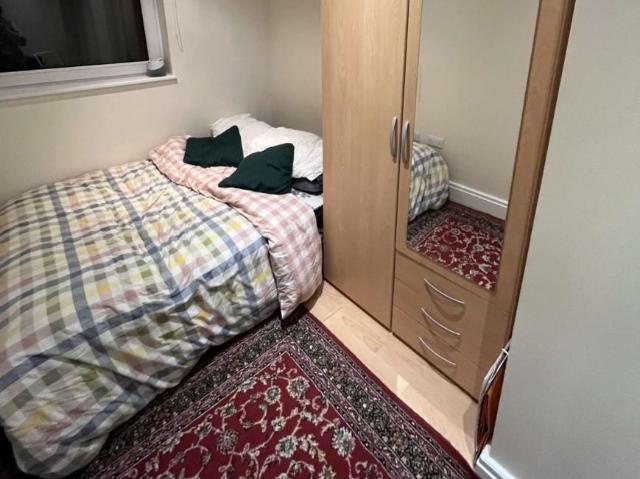 2 Bedroom Shared Living/roommate London London 93880047