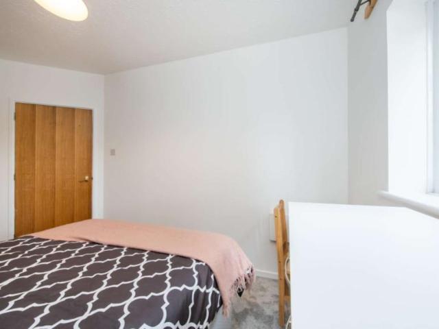 2 Bedroom Shared Living/roommate London London 95120310