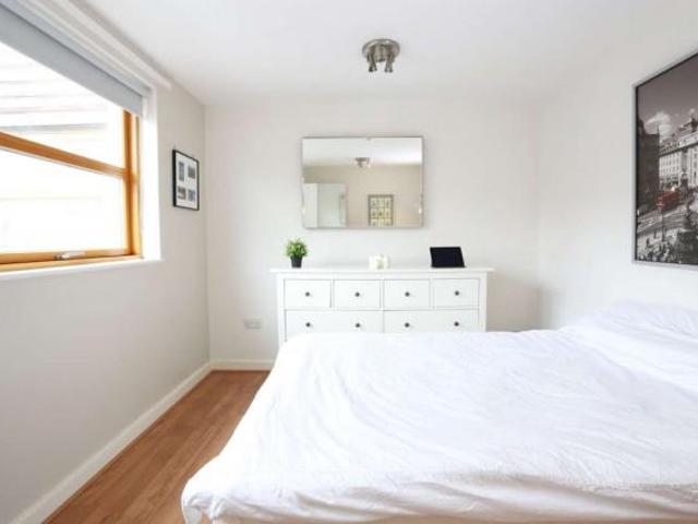 2 Bedroom Shared Living/roommate London London LS81037336
