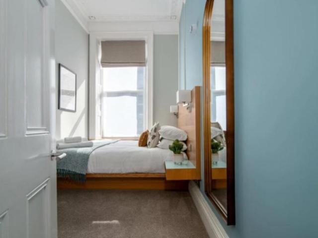 2 Bedroom Shared Living/roommate London London LS90560548