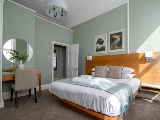 2 Bedroom Shared Living/roommate London London LS90560550