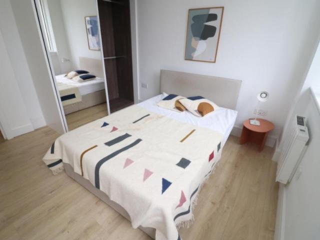 2 Bedroom Shared Living/roommate London London LS90560864