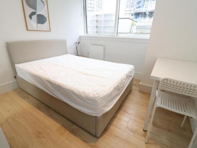 2 Bedroom Shared Living/roommate London London LS90560800