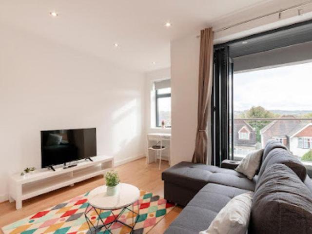 2 Bedroom Shared Living/roommate London London LS90561310