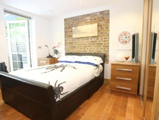 2 Bedroom Shared Living/roommate London London LS90563195