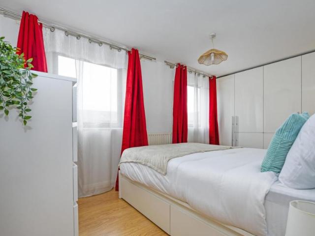 2 Bedroom Shared Living/roommate London London LS90564014