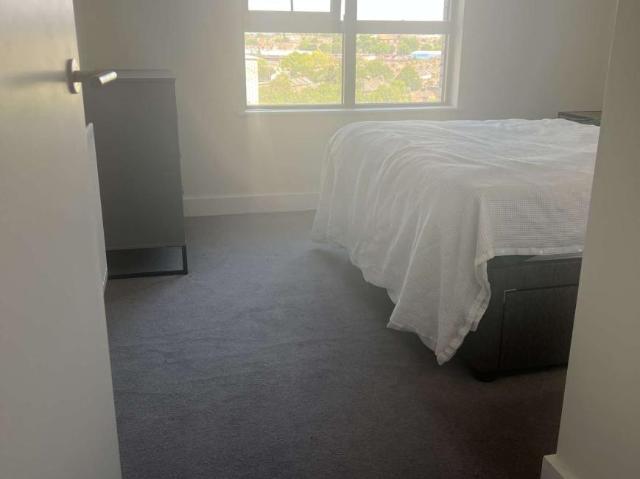 2 Bedroom Shared Living/roommate London London LS101816396