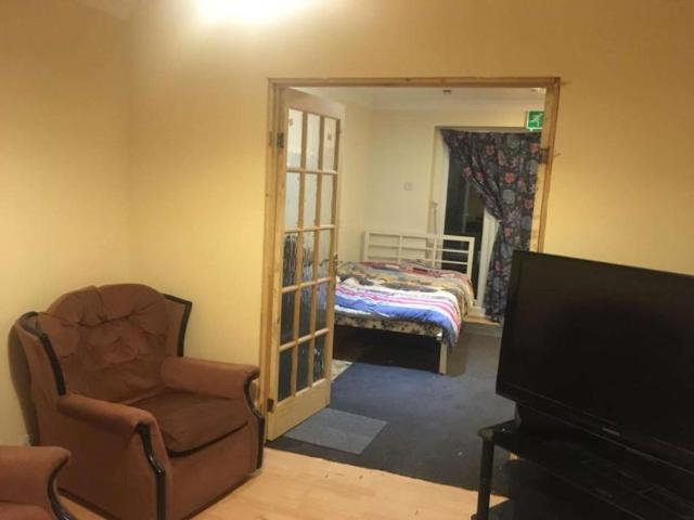 2 Bedroom Shared Living/roommate London London LS101818450