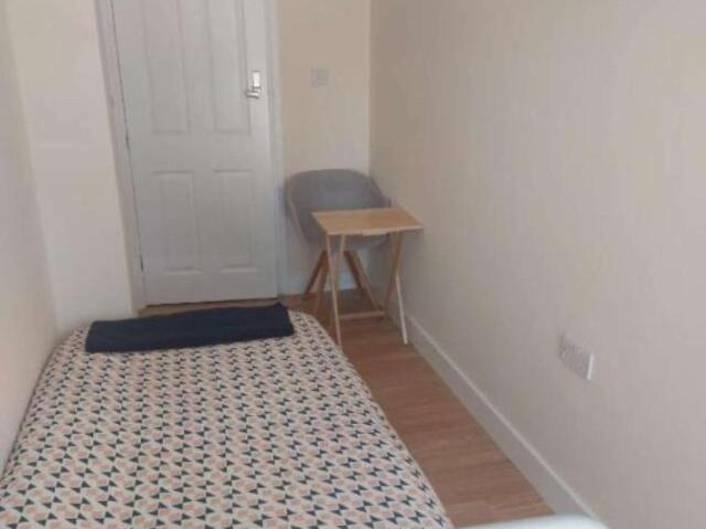 2 Bedroom Shared Living/roommate London London LS101818750