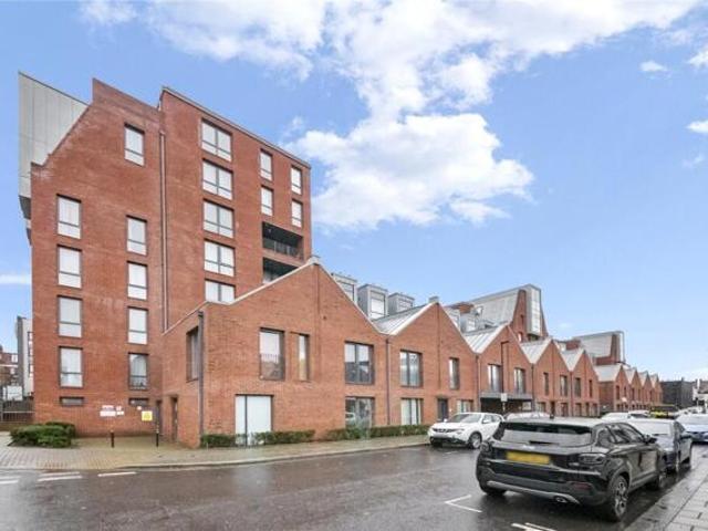 2 Bedroom Shared Living/roommate Londres Greater London 100917666