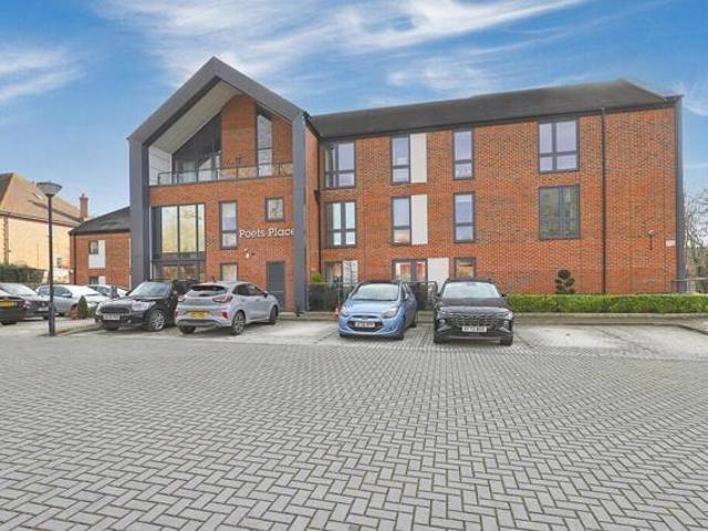 2 Bedroom Shared Living/roommate Loughton Essex LS100057737