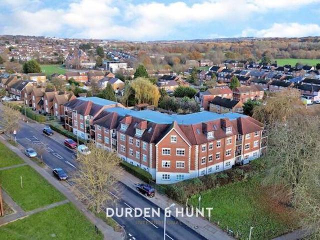 2 Bedroom Shared Living/roommate Loughton Essex LS101674700