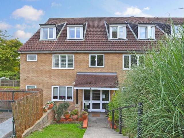 2 Bedroom Shared Living/roommate Loughton Essex LS99054789