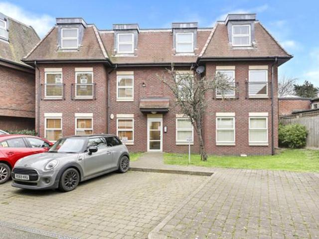 2 Bedroom Shared Living/roommate Loughton Essex 101025897