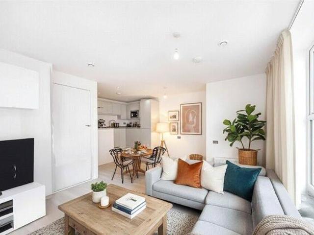 2 Bedroom Shared Living/roommate Padworth West Berkshire LS100733684