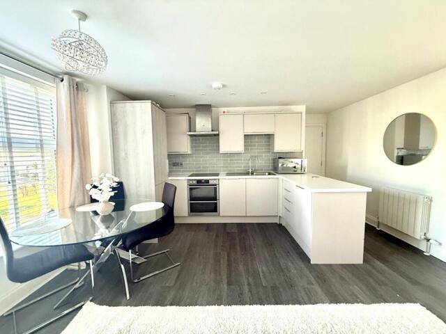2 Bedroom Shared Living/roommate Paignton Devon LS101351980