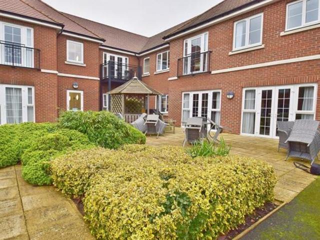 2 Bedroom Shared Living/roommate Princes Risborough Buckinghamshire 101797057