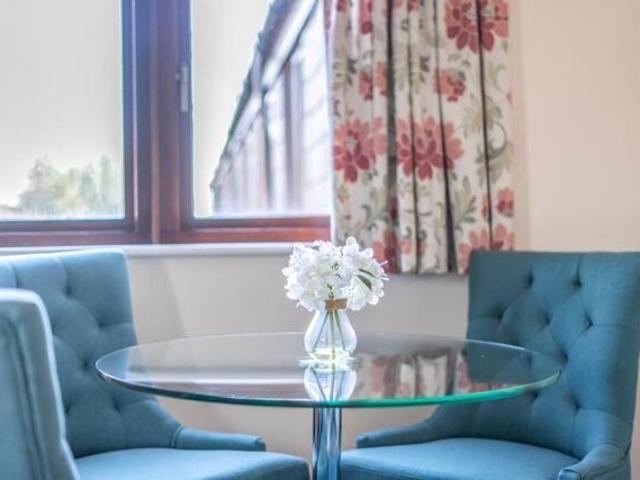 2 Bedroom Shared Living/roommate Reading Wokingham LS101777698