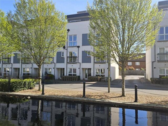 2 Bedroom Shared Living/roommate Redhill Surrey 101316172