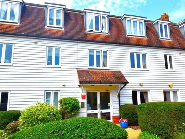 2 Bedroom Shared Living/roommate Rochford Essex LS98687663