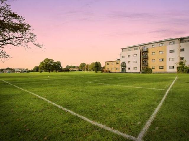 2 Bedroom Shared Living/roommate Romford Greater London 100541124