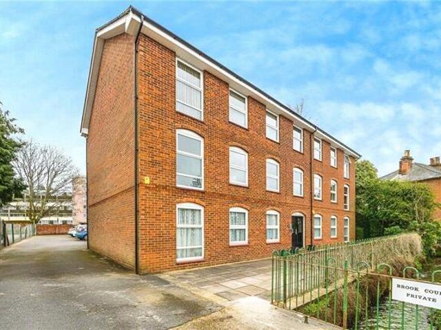 2 Bedroom Shared Living/roommate Romsey Hampshire 99237241