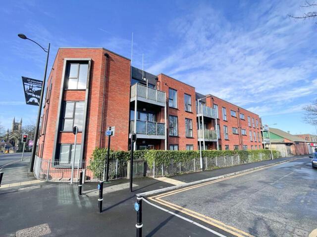 2 Bedroom Shared Living/roommate Stockport Greater Manchester LS100132565