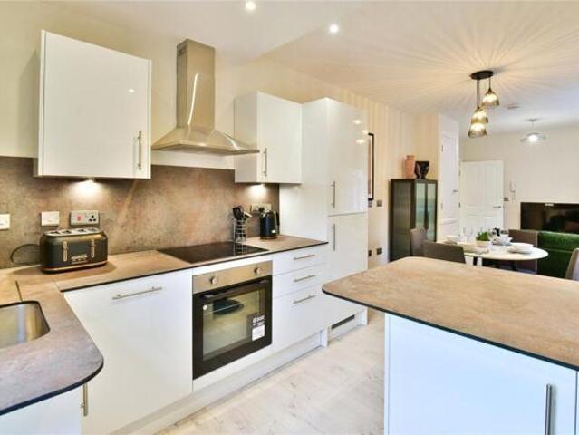 2 Bedroom Shared Living/roommate Stockport Stockport LS98687860
