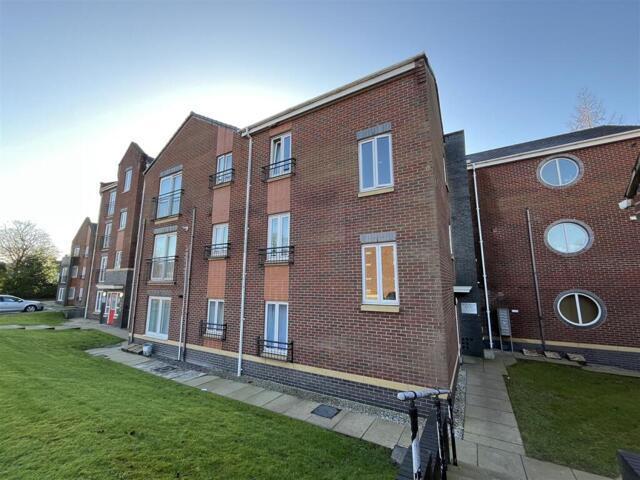2 Bedroom Shared Living/roommate Stoke On Trent Staffordshire 99092453