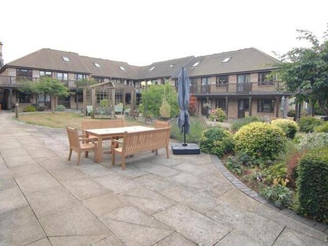 2 Bedroom Shared Living/roommate Stroud Gloucestershire LS94234000