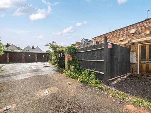 2 Bedroom Shared Living/roommate Surrey Greater London LS100787090