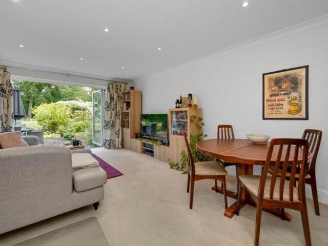 2 Bedroom Shared Living/roommate Surrey Surrey 100988137