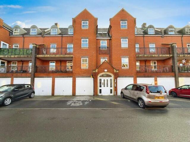 2 Bedroom Shared Living/roommate Swindon Wiltshire 99029397