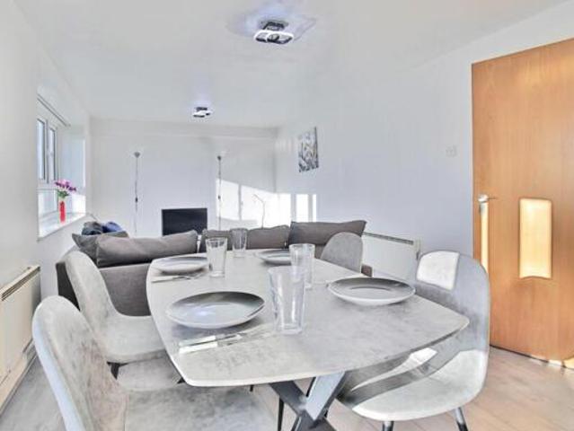 2 Bedroom Shared Living/roommate Salford Salford 99895208