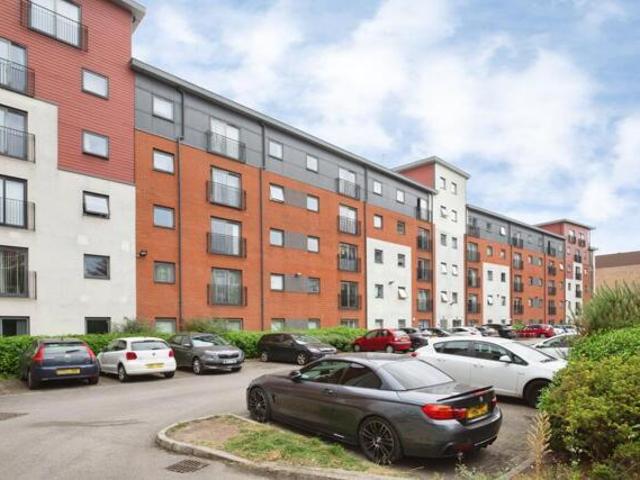 2 Bedroom Shared Living/roommate Salford Salford 101678322