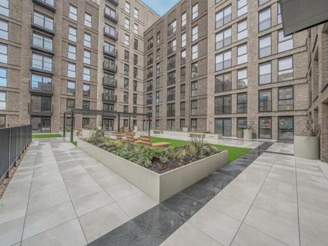 2 Bedroom Shared Living/roommate Salford Salford LS100684893