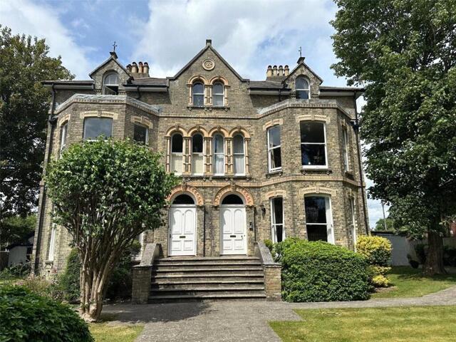 2 Bedroom Shared Living/roommate Salisbury Wiltshire LS100366222