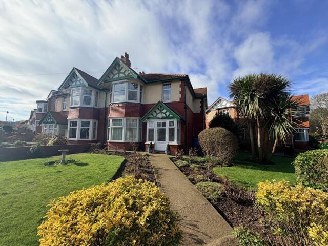2 Bedroom Shared Living/roommate Scarborough North Yorkshire LS100263234