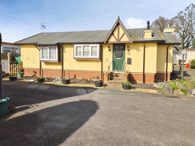 2 Bedroom Shared Living/roommate Smallfield Surrey LS99952193