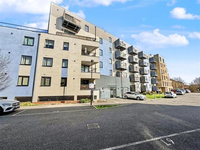 2 Bedroom Shared Living/roommate Southall Greater London 100263307