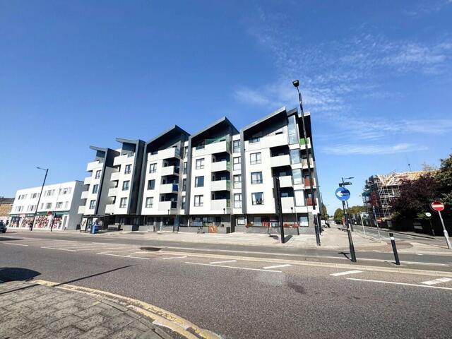 2 Bedroom Shared Living/roommate Southend On Sea Essex 98903450