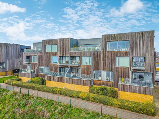 2 Bedroom Shared Living/roommate Southend On Sea Southend on Sea 100158623