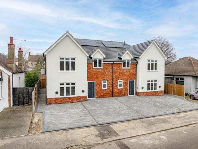 2 Bedroom Shared Living/roommate Southend Southend on Sea LS100540738