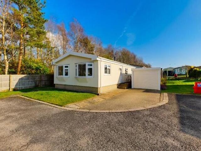 2 Bedroom Shared Living/roommate Tadworth Surrey 98834259
