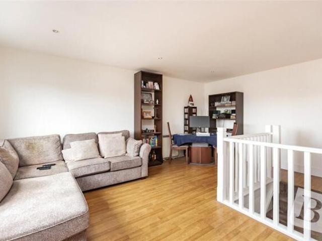 2 Bedroom Shared Living/roommate Thurrockc Greater London 99475912