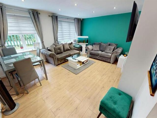 2 Bedroom Shared Living/roommate Trafford Trafford 101676449